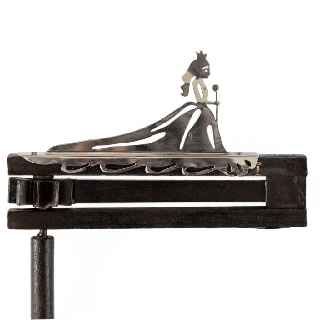 Wooden Grogger with Queen Esther - Yad LaKashish